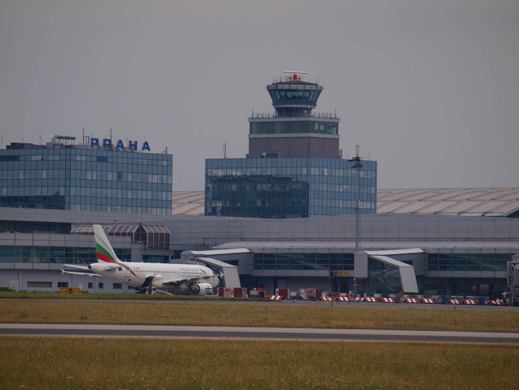 Letecká vyhlídka u Letiště Praha Ruzyně | Parkování R7